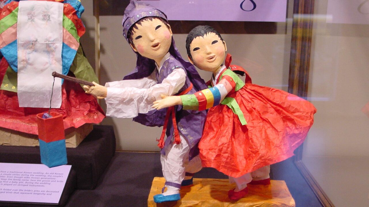 East Asia’s Hanji and Washi Papers Explored